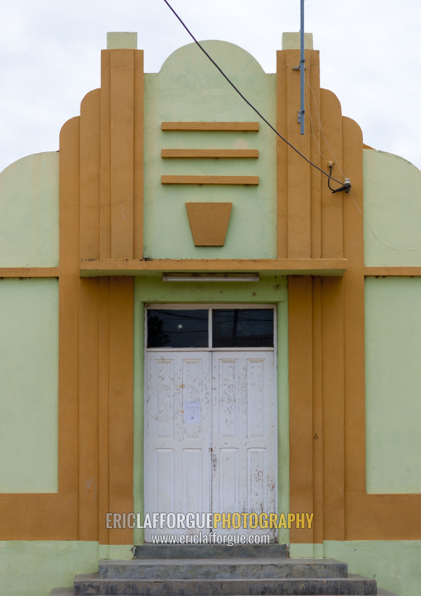 ERIC LAFFORGUE PHOTOGRAPHY - Entrance Of The ? In Chibia, Angola